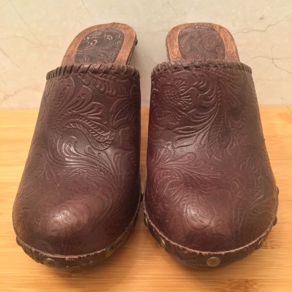 Banana Republic | Shoes | Banana Republic Embossed Leather Clog | Poshmark